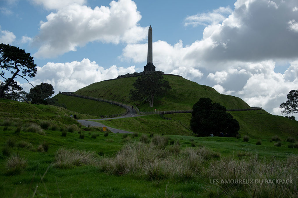 Sur le Volcan de One Tree Hill - Auckland - Les amoureux du Backpack